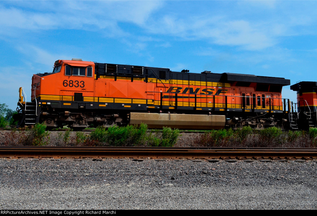 BNSF 6833